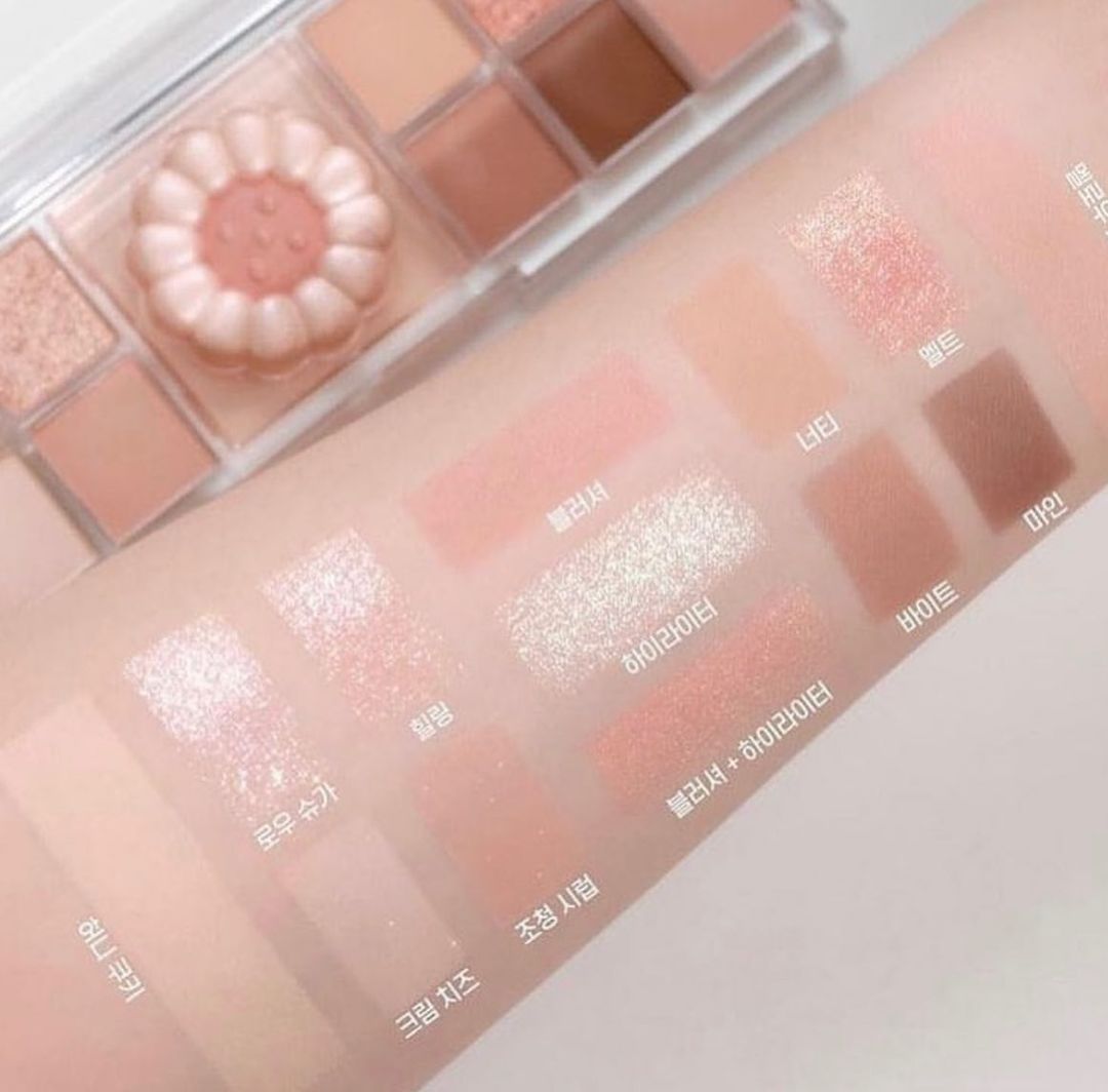 Miss Lara Eyeshadow, Highlighter & Blush Palette – Cloud Shop BD